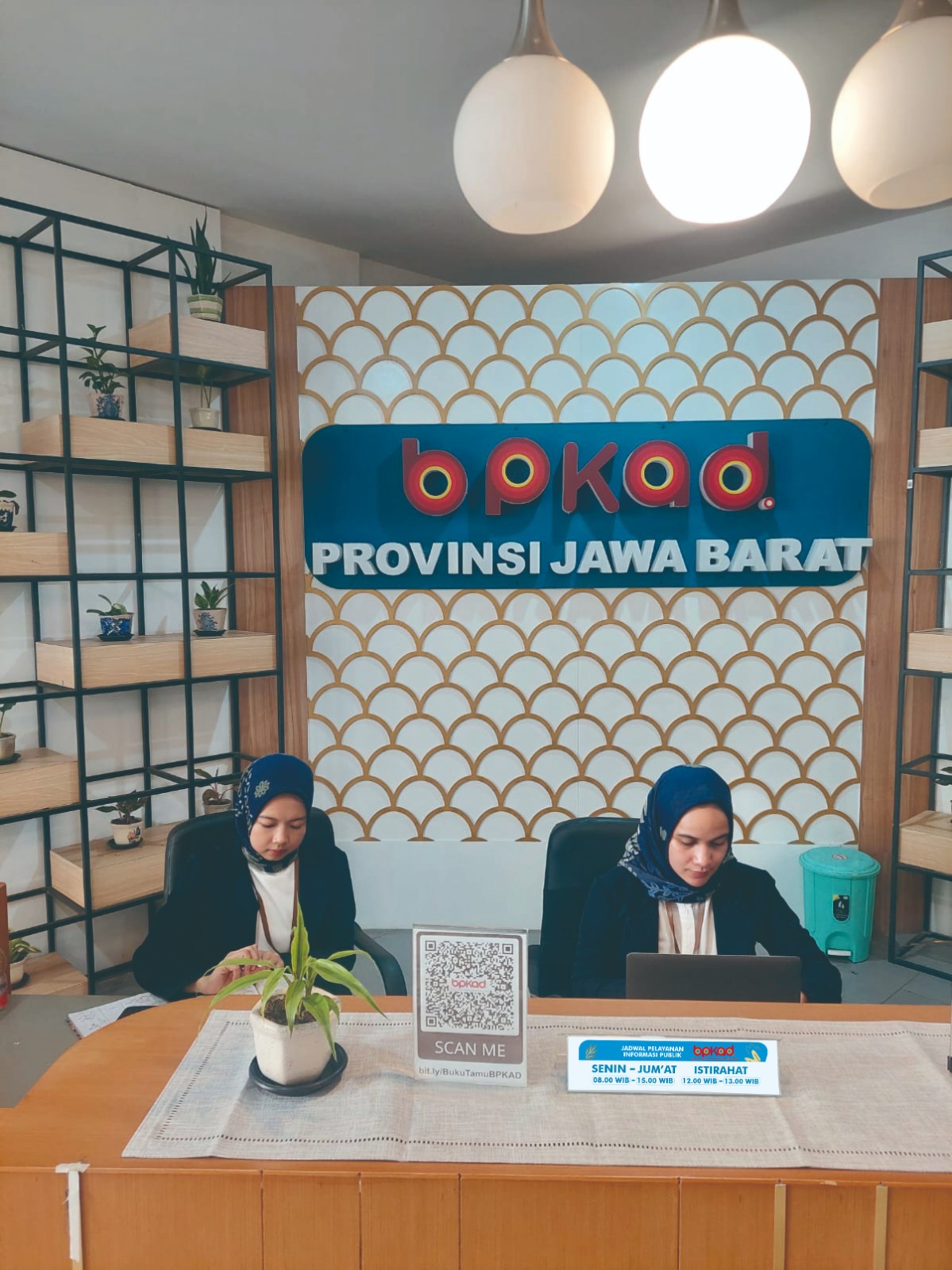 Meja dan Ruang Layanan Informasi - BPKAD JABAR